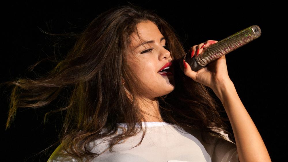 Nach Pause: Überraschender Auftritt von Selena Gomez beim Coachella