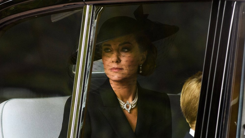 Prinzessin Kate mit ikonischen Schmuckstücken zu Ehren der Queen