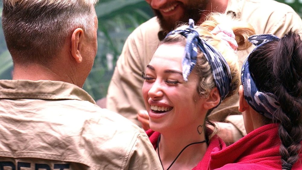 Ariel springt in Dschungelcamp über Schatten und holt Sterne