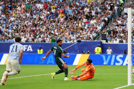 Gegen Saudi-Arabien: Araujo rettet Uruguay